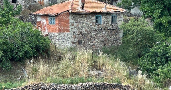 SEZGİN EMLAKTAN TEK YETKİLİ SATILIK MUHTEŞEM BAHÇELİ KÖY EVİ 134913 ...