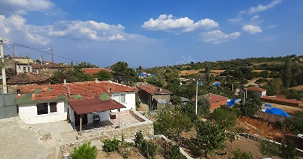 MURSALLI MAHALLESİNDE 705M2 ARSA İÇERİSİNDE SATILIK 2 KATLI MÜSTAKİL EV ...