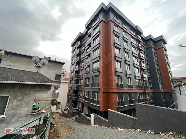 Royalmax'dan Fırsat Site'de Ana Cadde Metro Tramway Yakını 2+1 90 M Daire