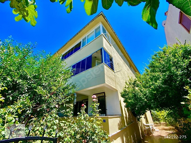 Akçay Merkez'de Tunaboylu'dan Tek Yekili Ön Cephe Geniş Balkonlu 2+1