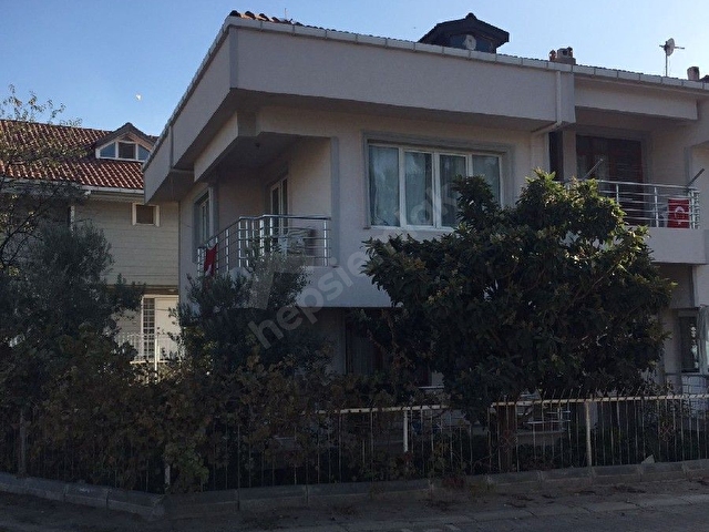 Erdek İn En Güzel Yeri Olan Sahil Başlangıcında Denize Sıfır Konumunda ...