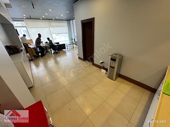 ACIBADEM CADDESİNDE HAZIR KİRACILI SATILIK OFİS BÜRO 68576-565 | hepsiemlak