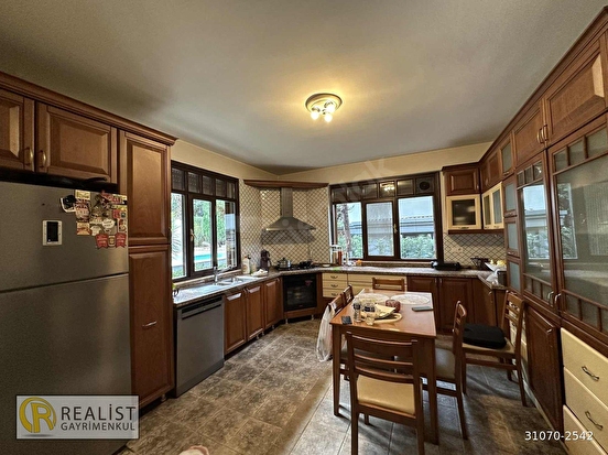 ÇENGELKÖY DE MUHTEŞEM KONUMDA TEKLİ-SİTE İÇERİSİNDE 7+1 MÜSTAKİL 31070 ...