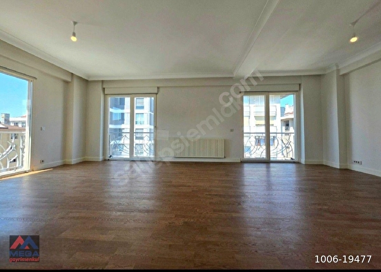 MEGA'DAN CADDEBOSTAN SAHİLDE 165 M2 4+1 DENİZ MANZ.KATTA TEK EB.BANYOLU ...