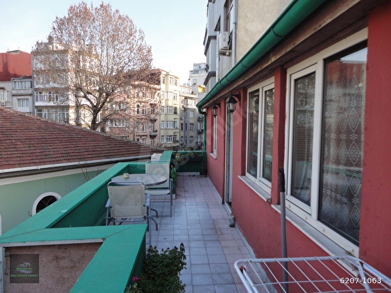 CİHANGİR MEYDANDA KİRALIK TERASLI BÜYÜKÇE 1+1 EŞYASIZ BOŞ DAİRE ! 6207 ...