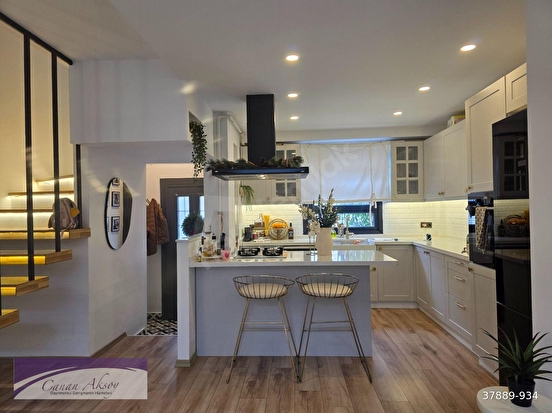 TUZLA SAHİLDE ÖZEL BAHÇELİ SATILIK BAKIMLI VİLLA "CANAN AKSOY" 37889 ...