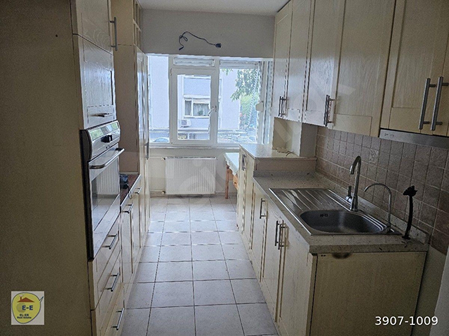 Rumelihisar üstü Bebek yolu sokakta 120 m2 3 oda salon 1 banyo 1 küçük ...