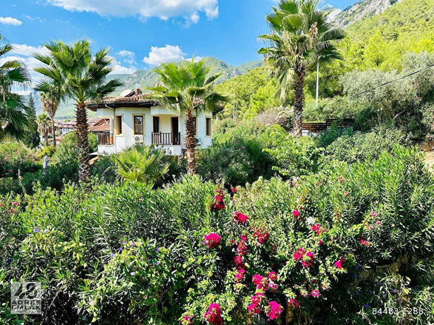 Adres Emlak - Akyaka azmağına 30 metre mesafede 2 oda 1 salon dubleks ...