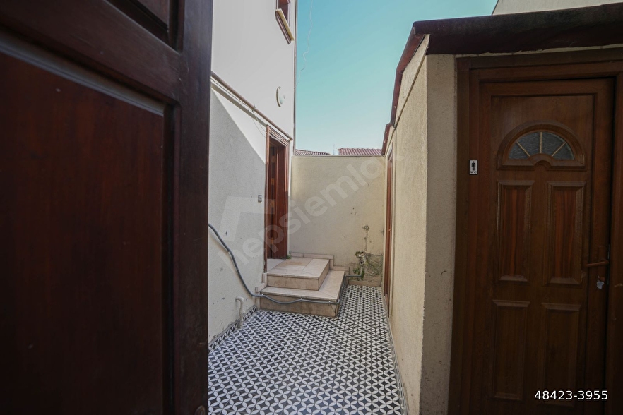 550 Square Meters Building For Sale in Zeytinburnu, Istanbul 48423-3955 ...